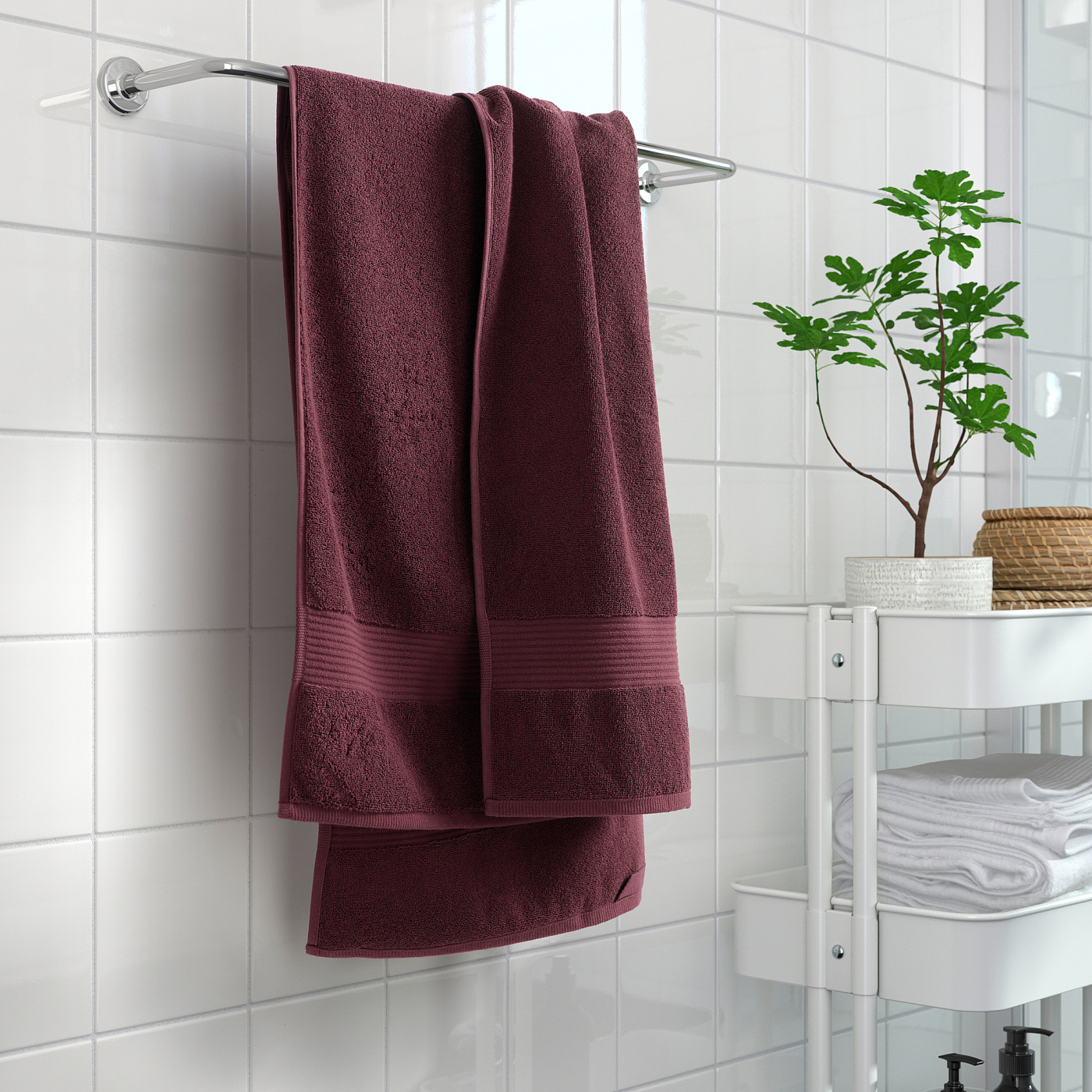 FREDRIKSJÖN bath towel deep red - IKEA
