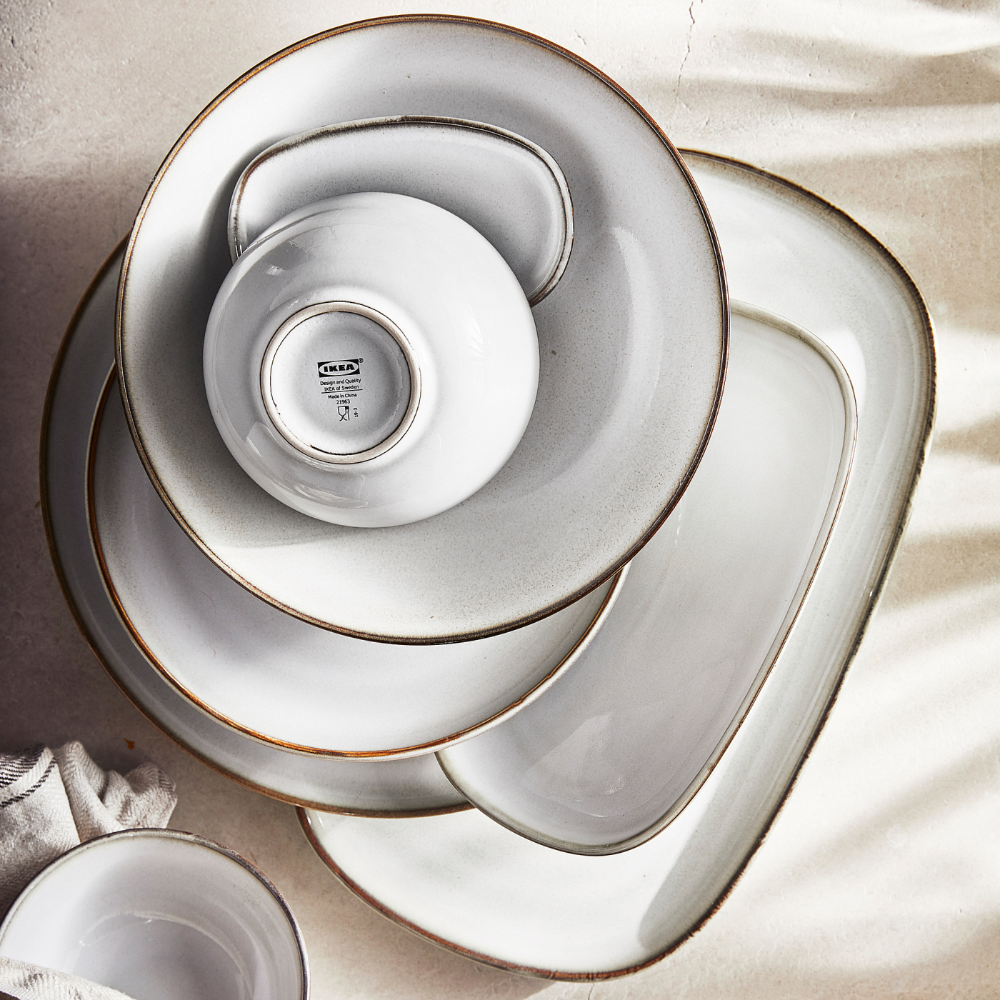 GLADELIG plate grey - IKEA