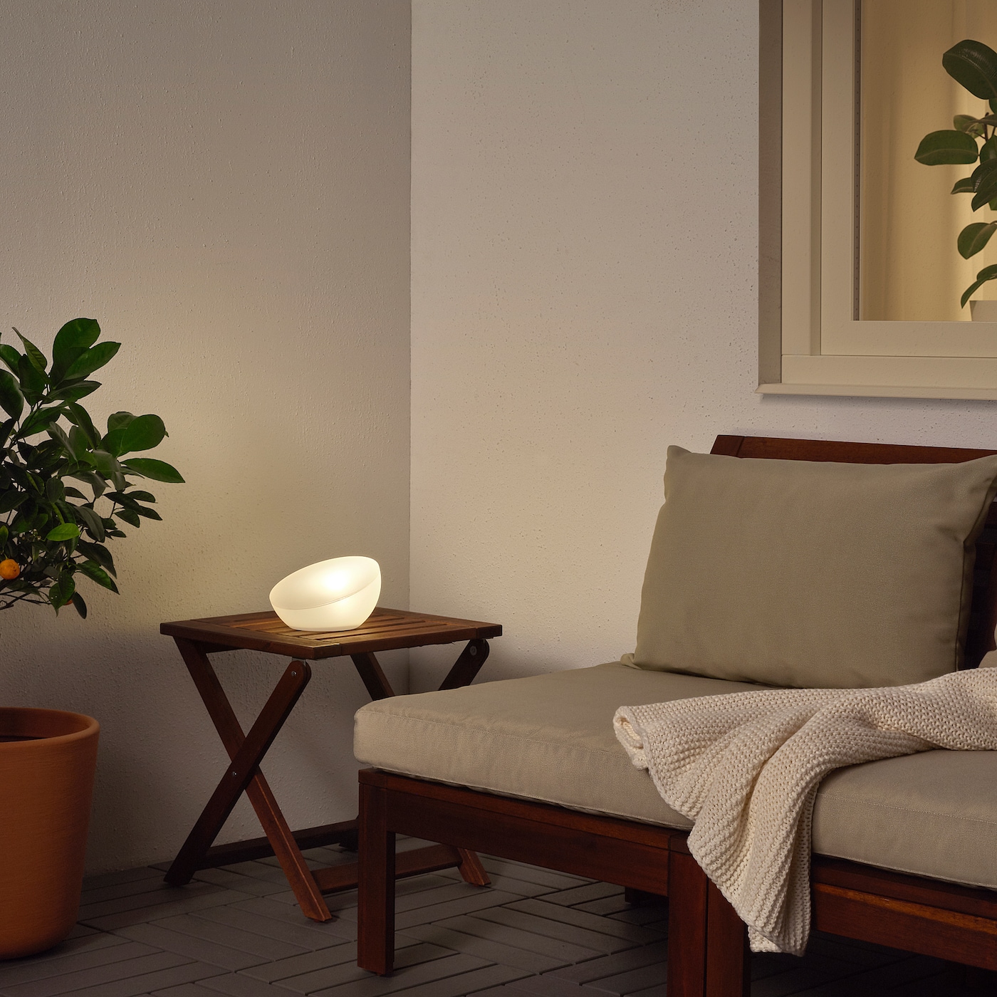 SOLVINDEN LED solar-powered lighting outdoor/half globe white - IKEA